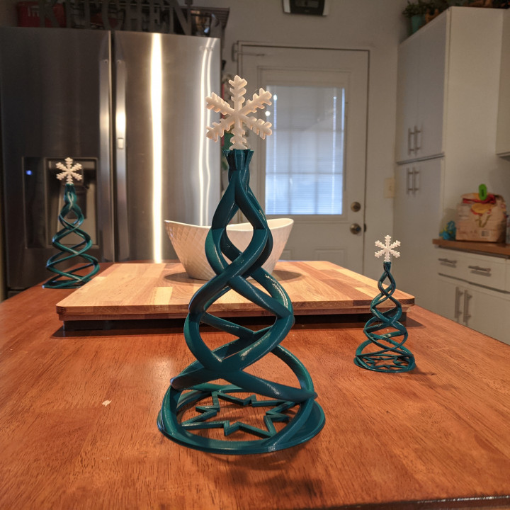 3D Printable Xmas Tree Twist by Tony Gonzalez