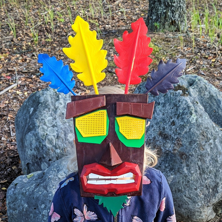 3D Printable Wearable Aku Aku Mask by Kalle-Iivari Mononen