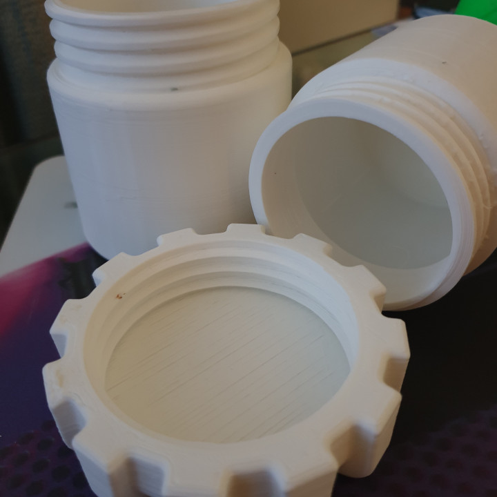 3D Printable Fancy Knurled Lid Round Container by Tuan Le