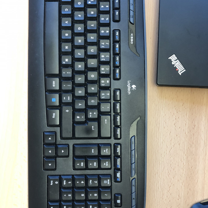 3D Printable Logitech K330 Tilt feet by Rayko Schmidt