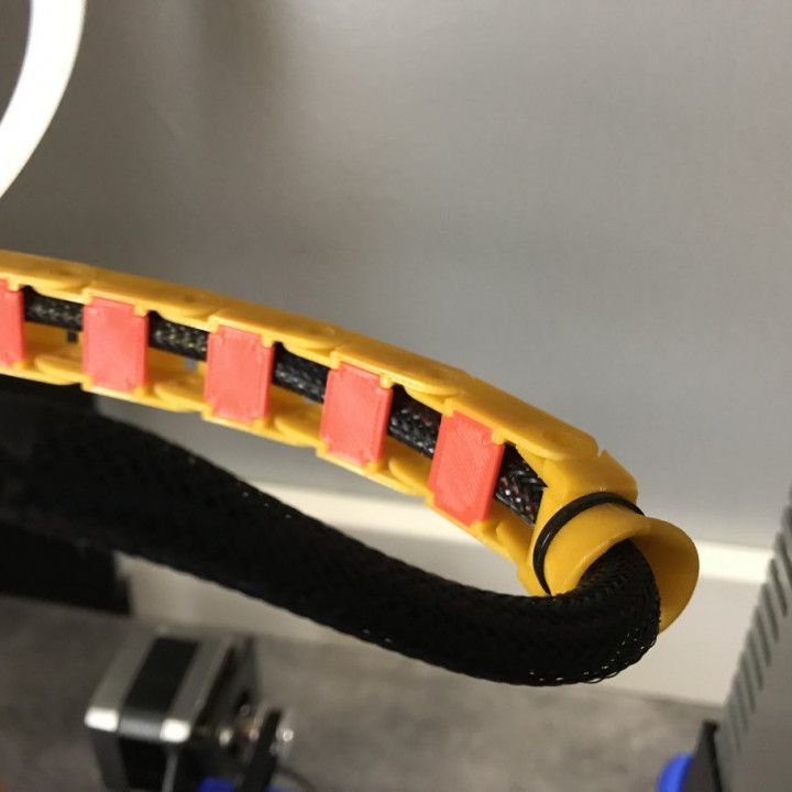 3D Printable Vertical Cable Chain for Geeetech A10 by CANAVESE DANIEL