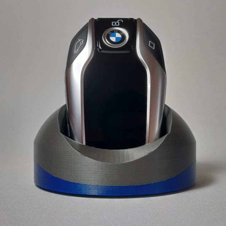 3D Printable BMW touch key stand display by Jens Dittmar