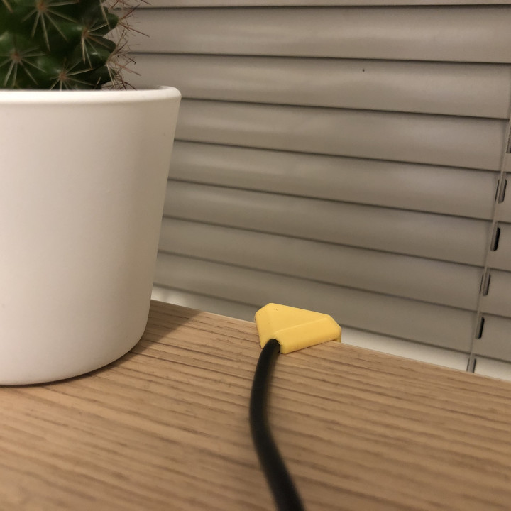 3D Printable Mouse cable desk clip by Gina Husebø