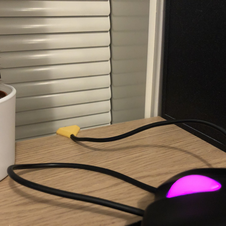 3D Printable Mouse cable desk clip by Gina Husebø