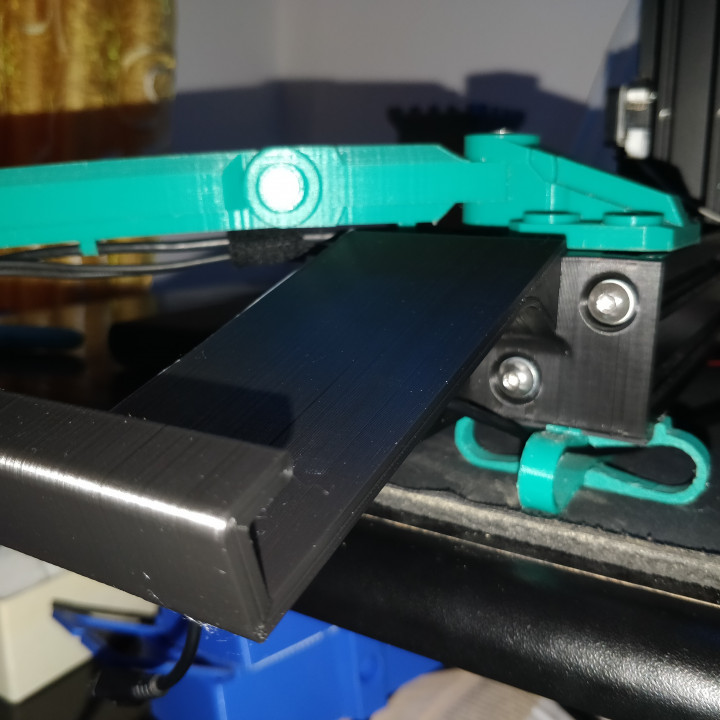 3D Printable Tablet mount for the Creality Ender 3 by Luca Pangaro