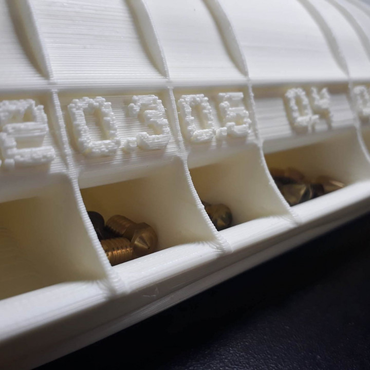 3D Printable Nozzles Case by Rafael Cordeiro Vieira