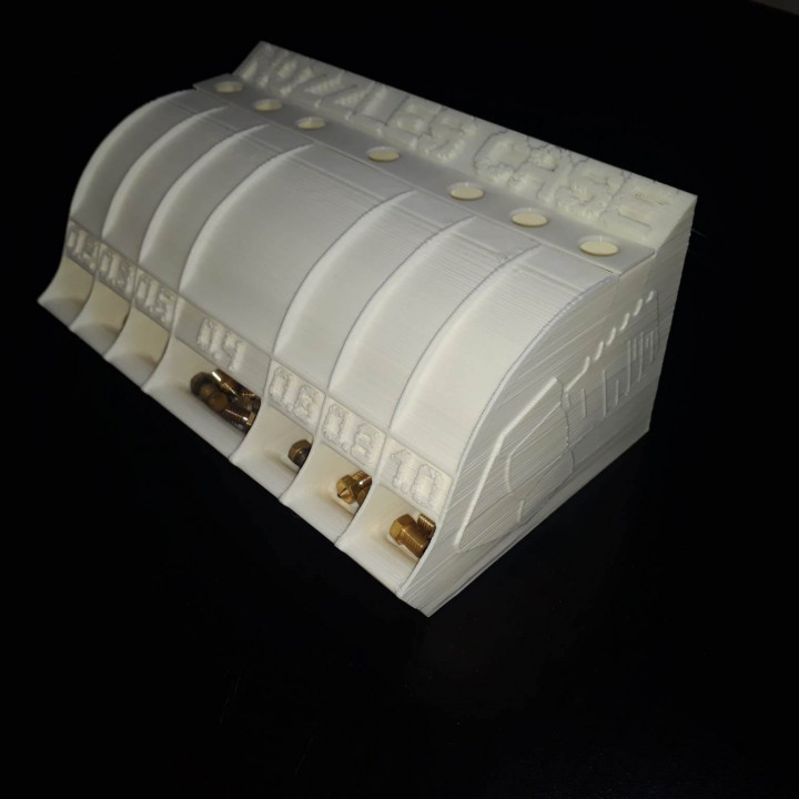 3D Printable Nozzles Case by Rafael Cordeiro Vieira