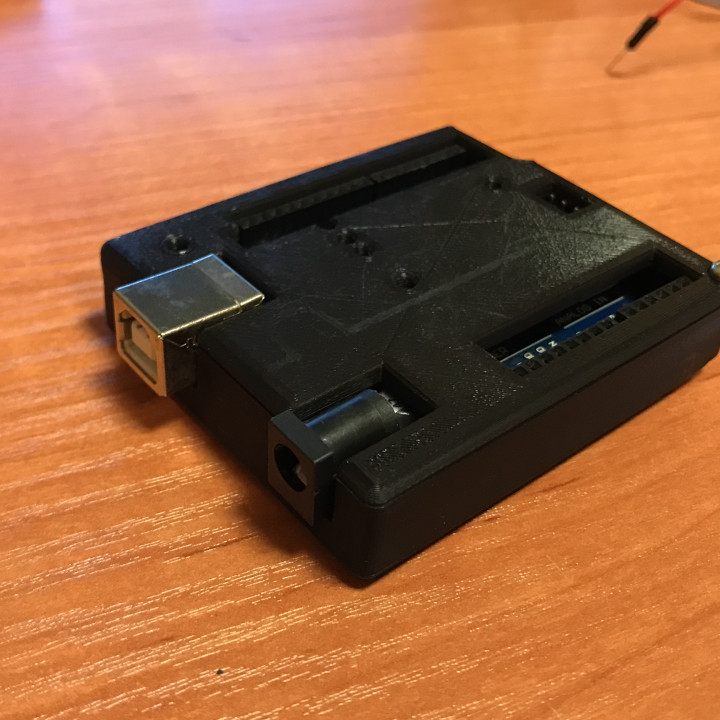 3D Printable Arduino UNO Case by Patryk Balazy