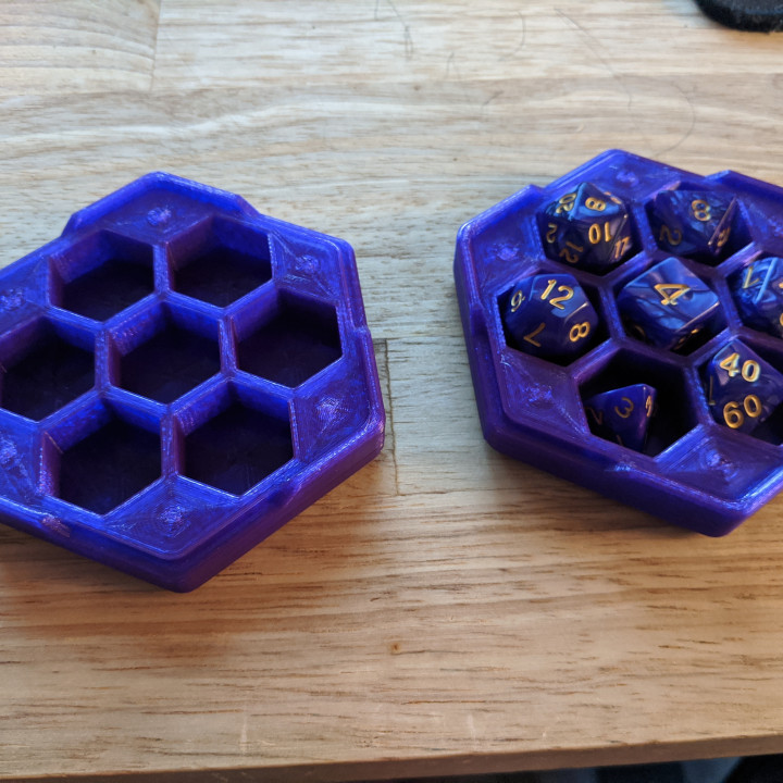 3D Printable Hexagonal Dice Box with magnets by Nicholas