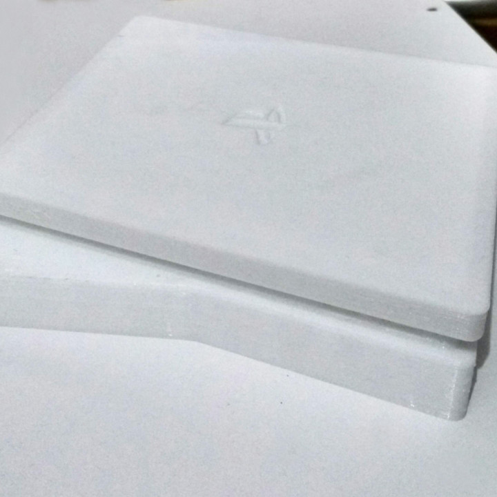 3D Printable Ps5 fake leak game console by Louis-marie David