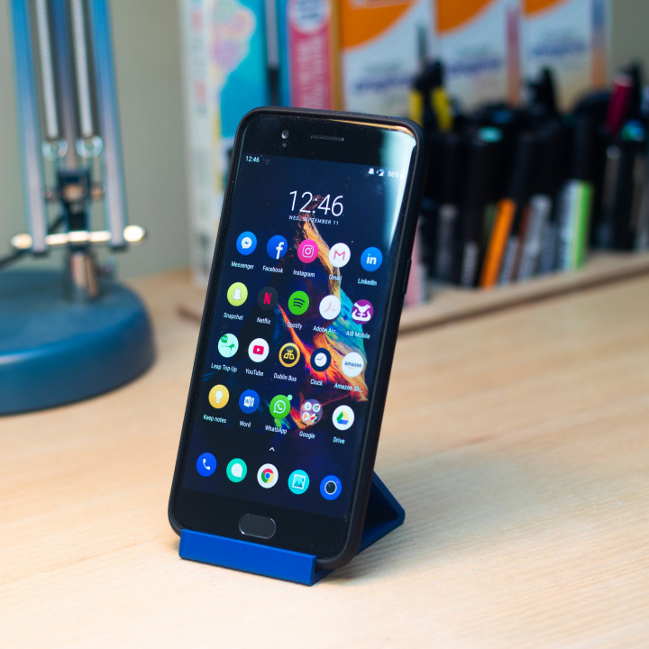 3D Printable Simple Phone Stand by Vinh Truong