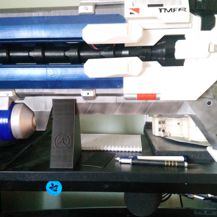 3D Printable Soldier 76 Pulse Rifle Front Stand by Rob Mcc