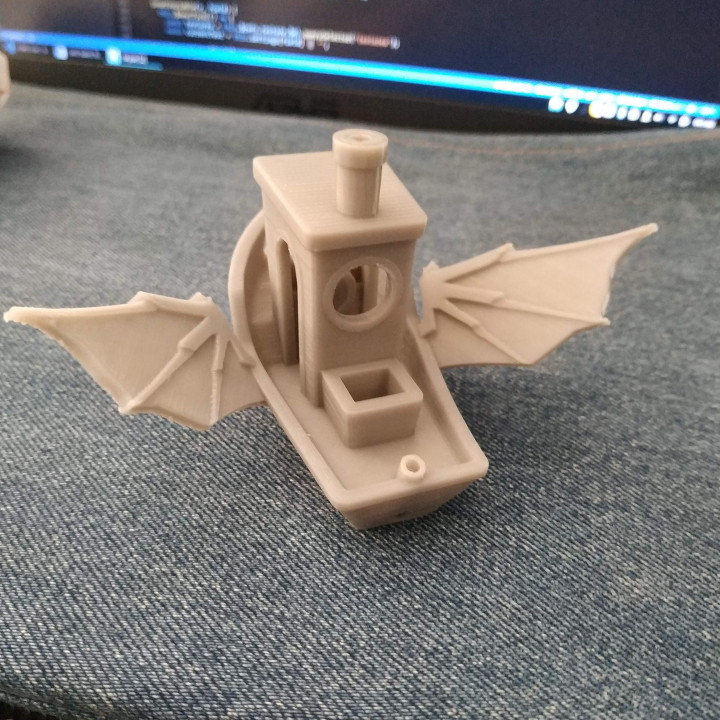 3D Printable winged benchy by Aldrin Arabis