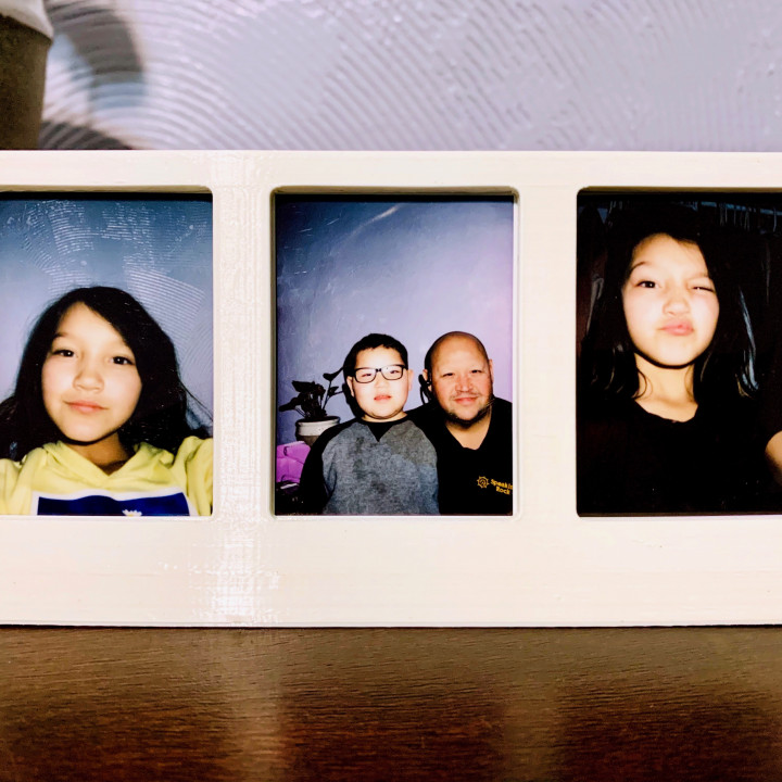3D Printable Fujifilm Instax Mini Triple Photo Frame by Ivan Diaz