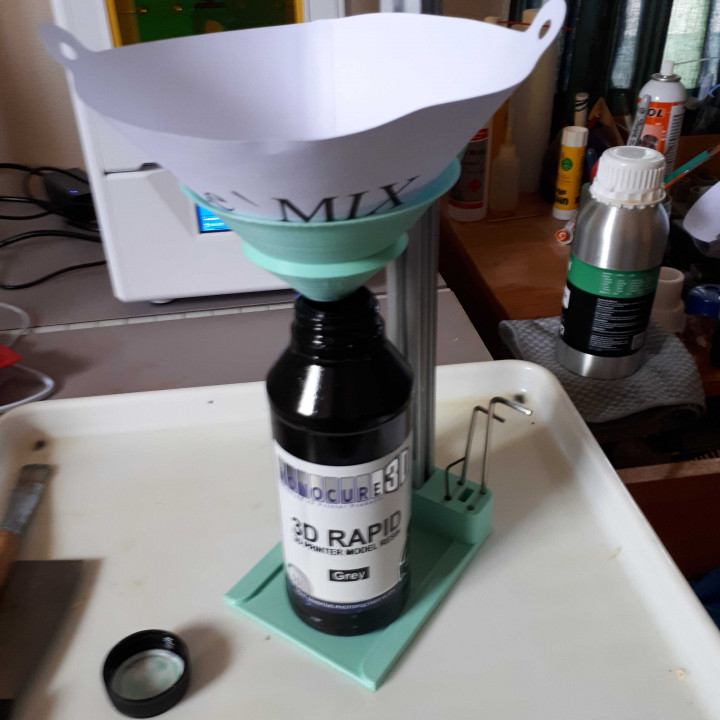3D Printable Resin Drip Tray, Funnel and base by Luke Pettit