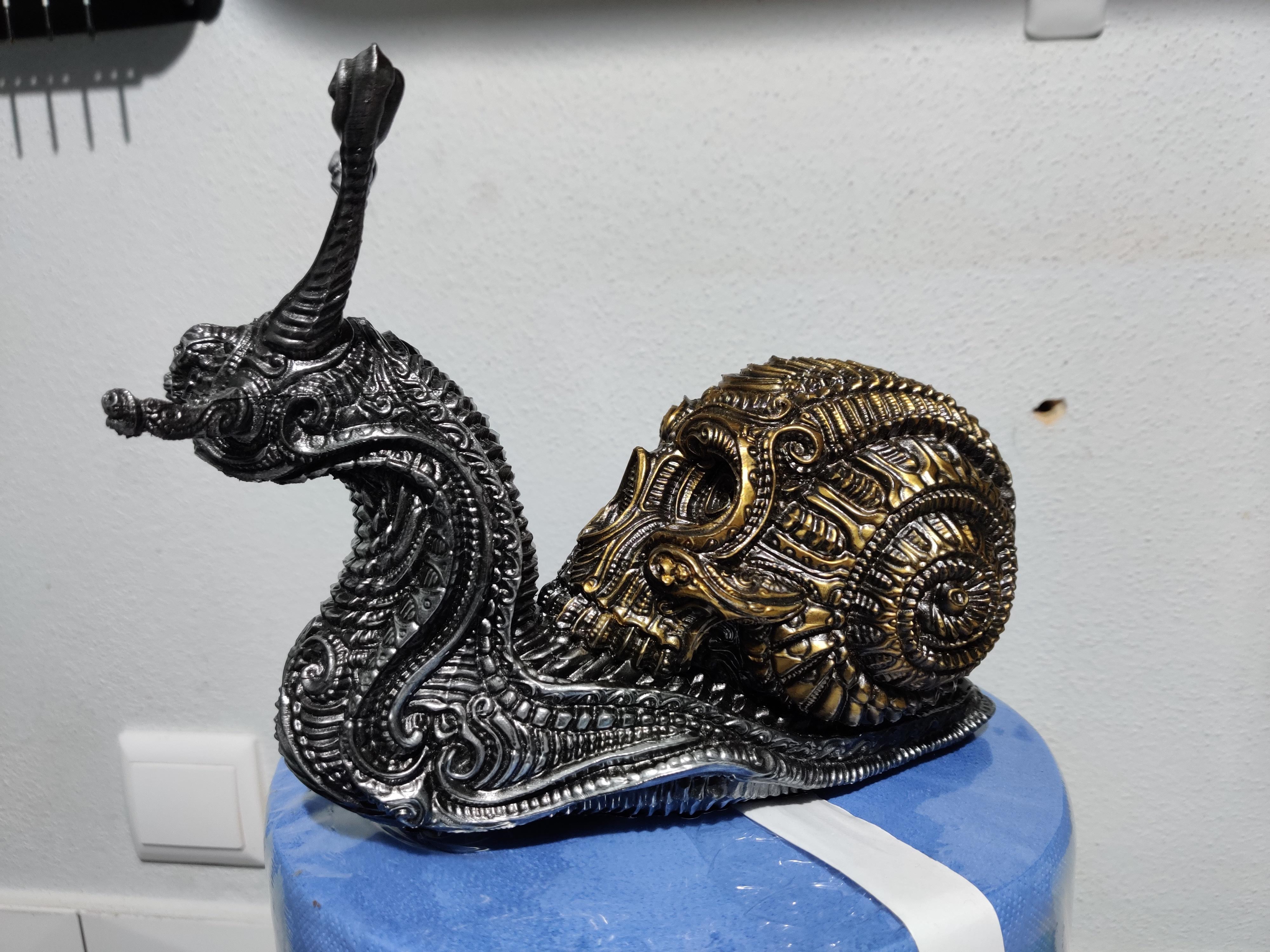 3D Printable Skull snail by Zane Rogers