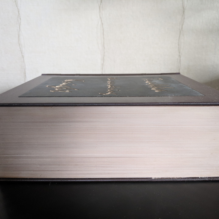3D Printable Book Hide (Large) by Kalle-Iivari Mononen