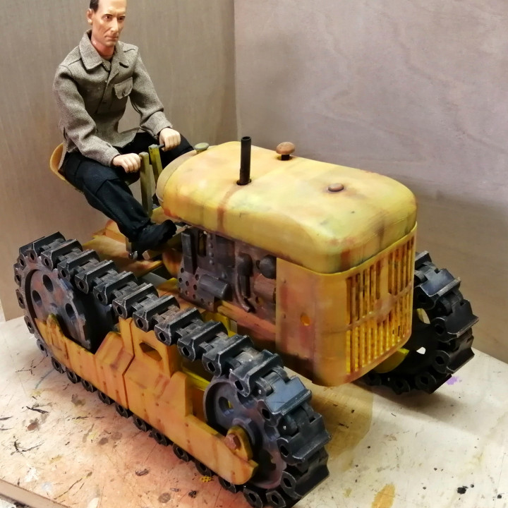 3D Printable Oliver Cletrac inspired RC chain tractor by Hagen Wolleb