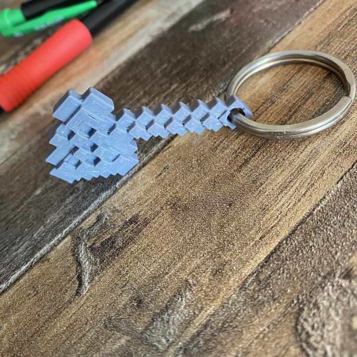 3D Printable Minecraft axe, connectable with keychain by Edwyn