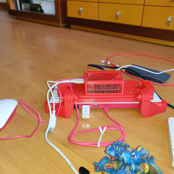 3D Printable Raspberry Pi 4 Laptop by Rodryk Thingol