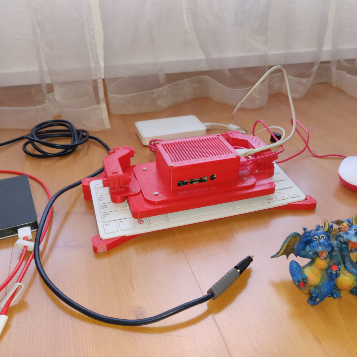 3D Printable Raspberry Pi 4 Laptop by Rodryk Thingol