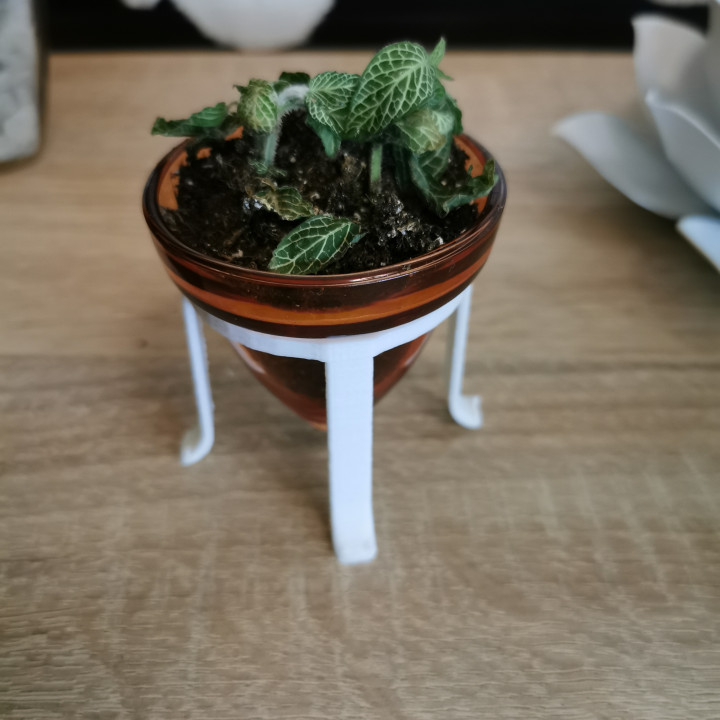 3D Printable Small pot stand by SmileyFace28