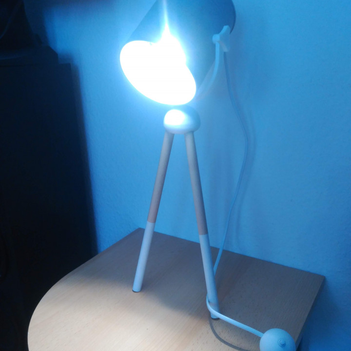 3D Printable Tripod wood legs lamp by Santiago