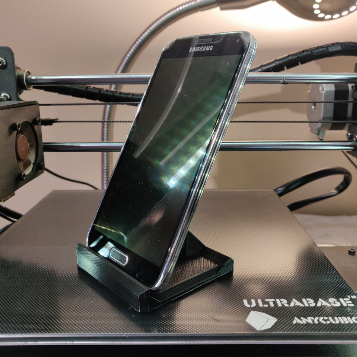 3D Printable Simple Phone Dock by Steven