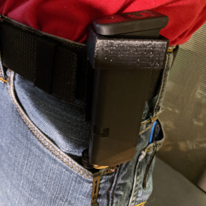 3D Printable Minimalist Glock Magazine Holster by Nate Johnson