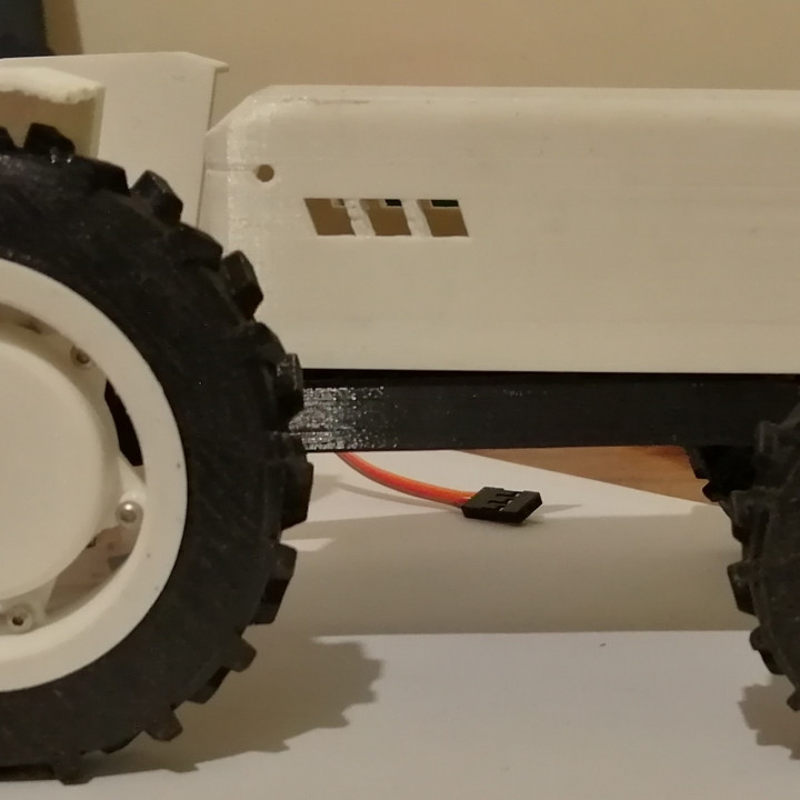 3D Printable 3D tractor for control witch arduino by Diogo Mendes