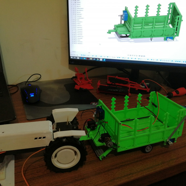 3D Printable 3D tractor for control witch arduino by Diogo Mendes