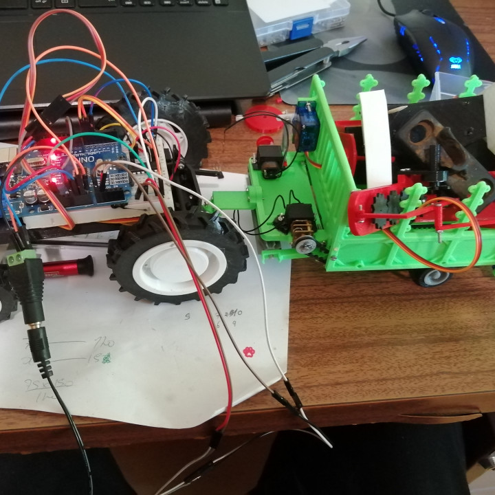 3D Printable 3D tractor for control witch arduino by Diogo Mendes