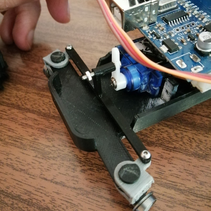 3D Printable 3D tractor for control witch arduino by Diogo Mendes