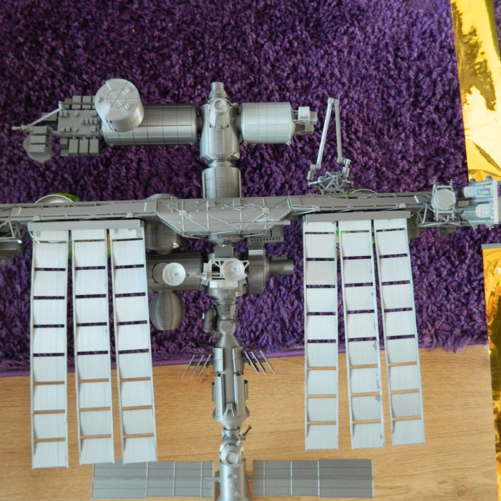3D Printable ISS by Pepa Mochr Vladik
