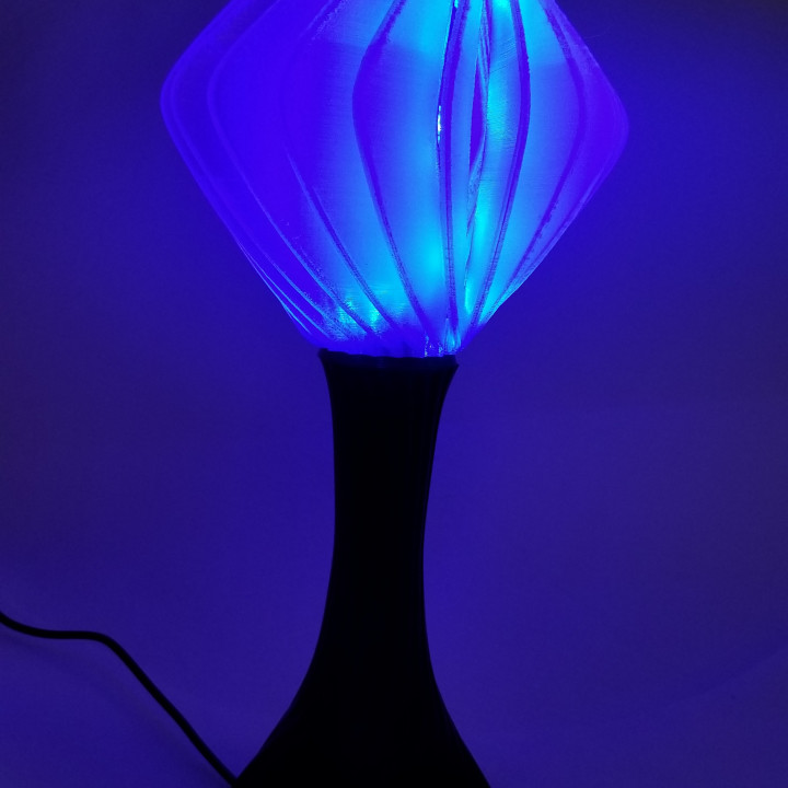 3D Printable Mood Lamp by Gustavo Leon