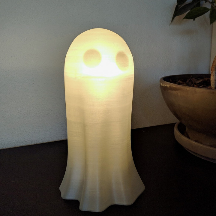 3D Printable Pavel the Ghost Lamp by Kalle-Iivari Mononen