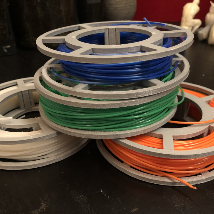 3D Printable Small spool by Benjamin Golko
