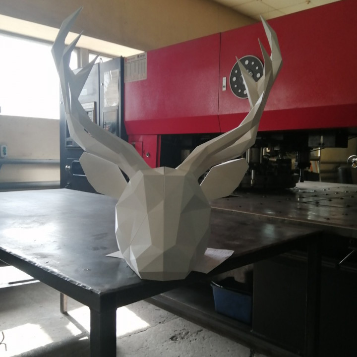 3D Printable deer poligonal mask by Sergey