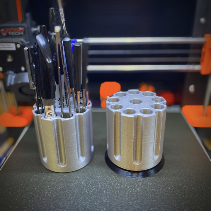 3D Printable Zel's 500 Magnum Revolver Pen/Pencil Holder by Teryl Todd