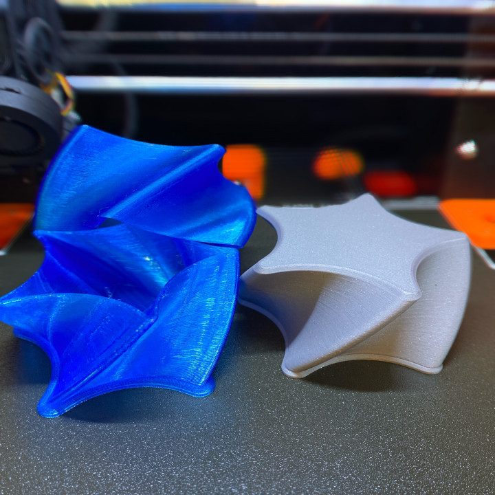 3D Printable Zel's Twisted Star Twist Box by Teryl Todd