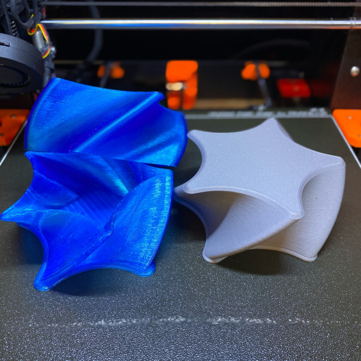 3D Printable Zel's Twisted Star Twist Box by Teryl Todd