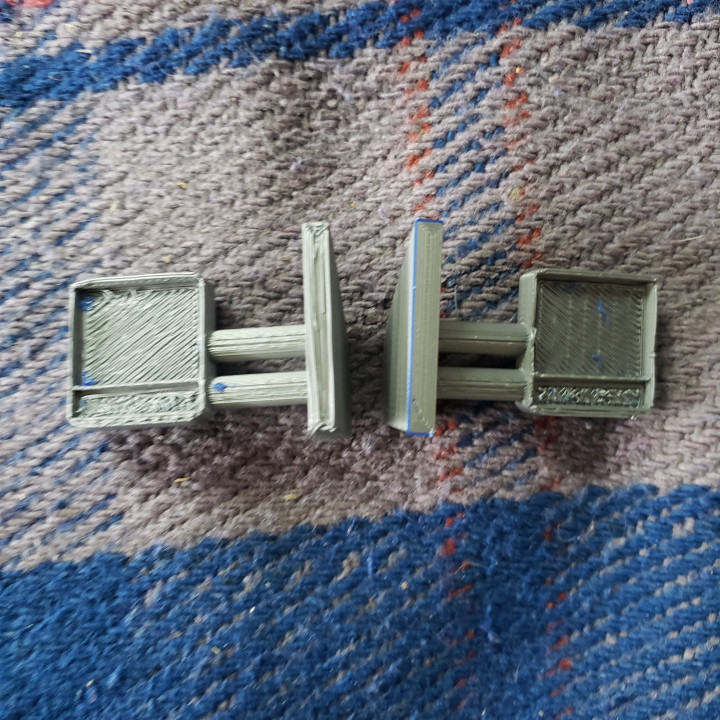 3D Printable Mirrors for 1/10 scale RC truck by Omar Cuevas