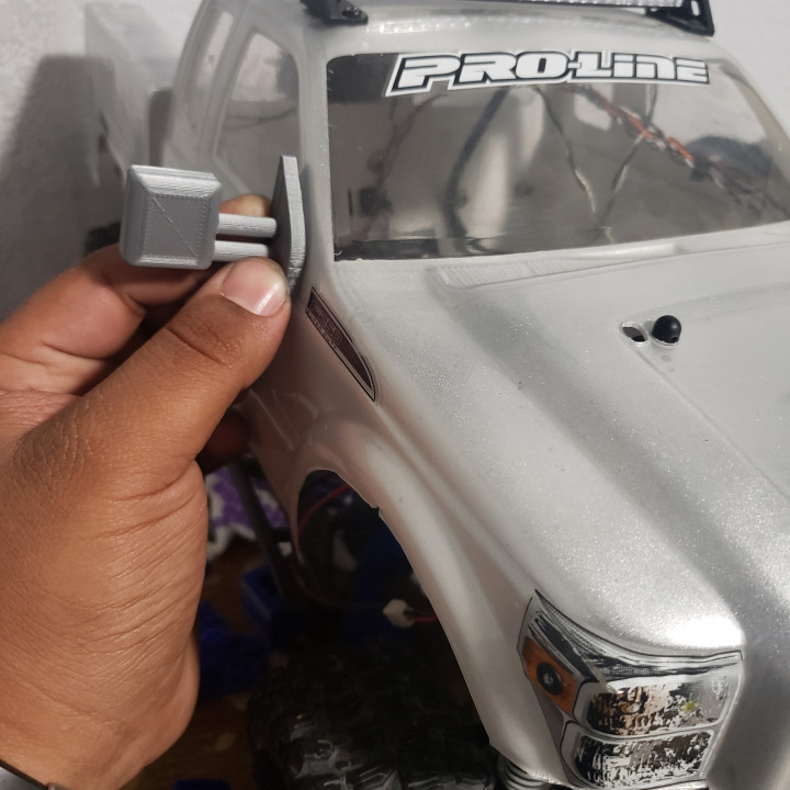 3D Printable Mirrors for 1/10 scale RC truck by Omar Cuevas