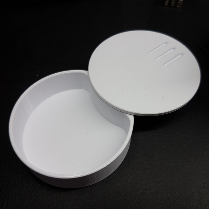 3D Printable Small Circular Box by Kerim Turan