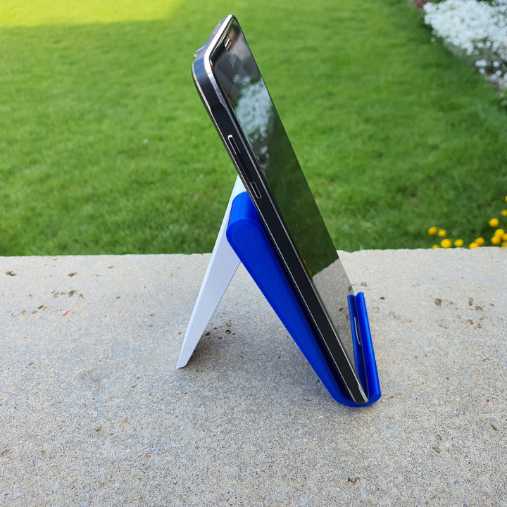 3D Printable Freely adjustable phone stand by Peter Lancz
