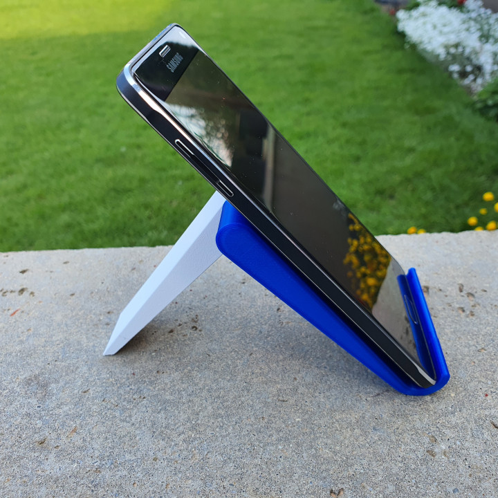 3D Printable Freely adjustable phone stand by Peter Lancz
