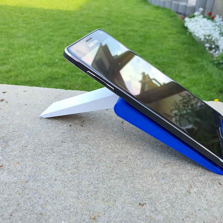 3D Printable Freely adjustable phone stand by Peter Lancz