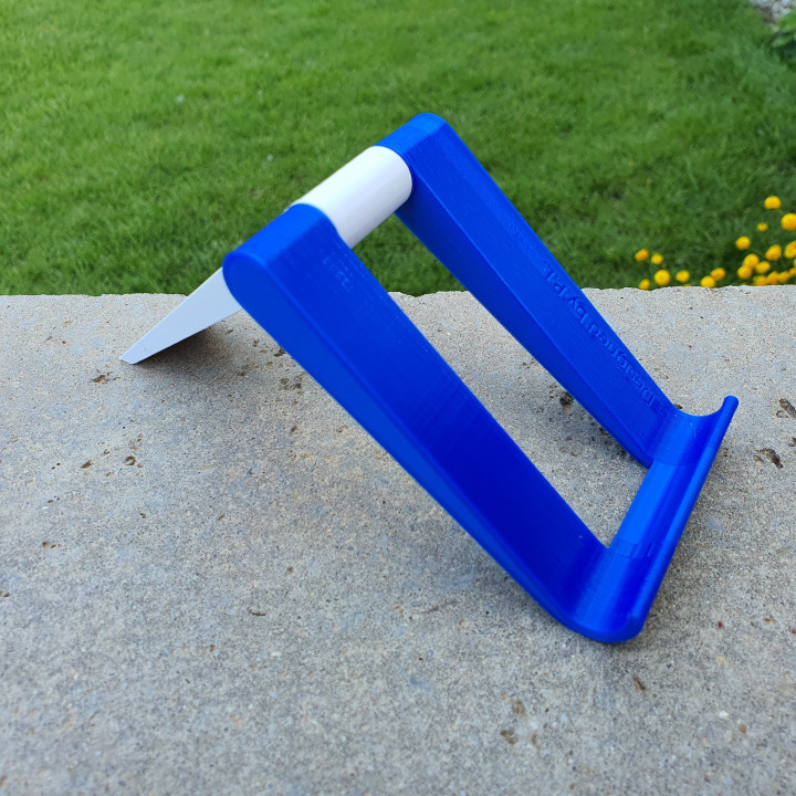 3D Printable Freely adjustable phone stand by Peter Lancz