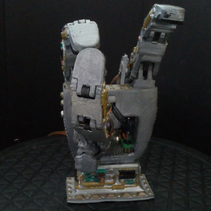 3D Printable Three finger Robotic Hand by LAD Robotics