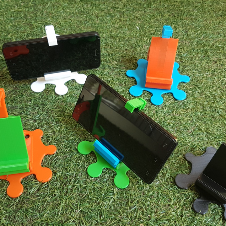 3D Printable ADJUSTABLE SMARTPHONE STAND by Alex bcn